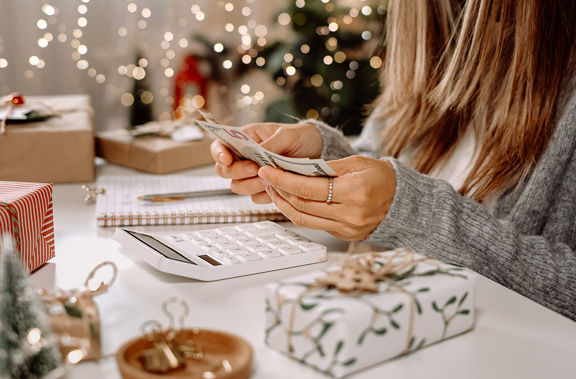 10 Creative Ways to Give Christmas Cash